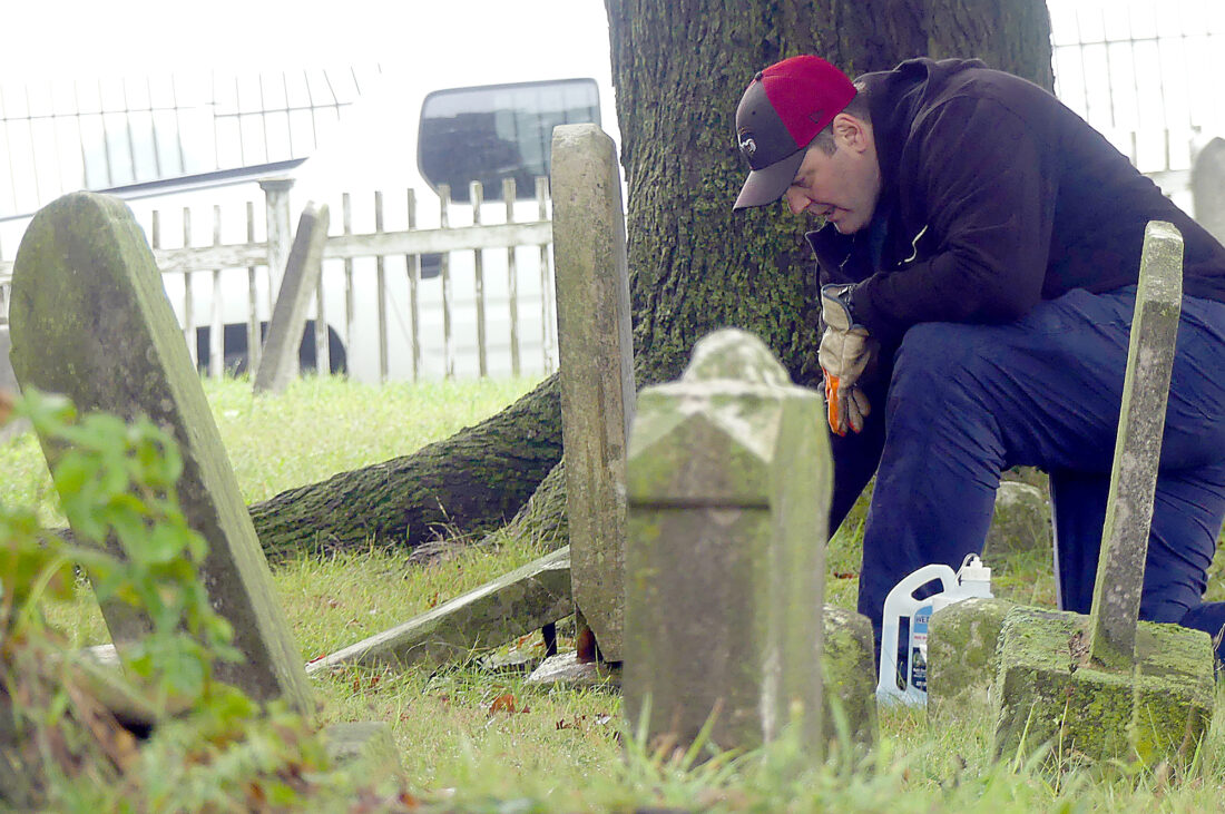 Shine a light: Volunteers turn out to help clean up historic cemetery ...